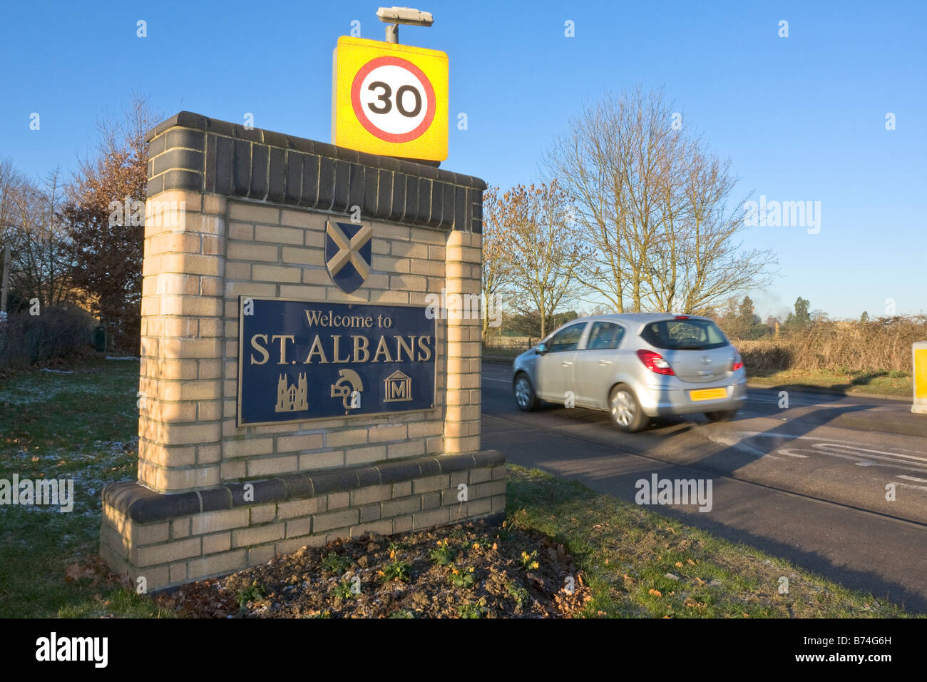 Welcome to St Albans road sign Stock Photo - Alamy