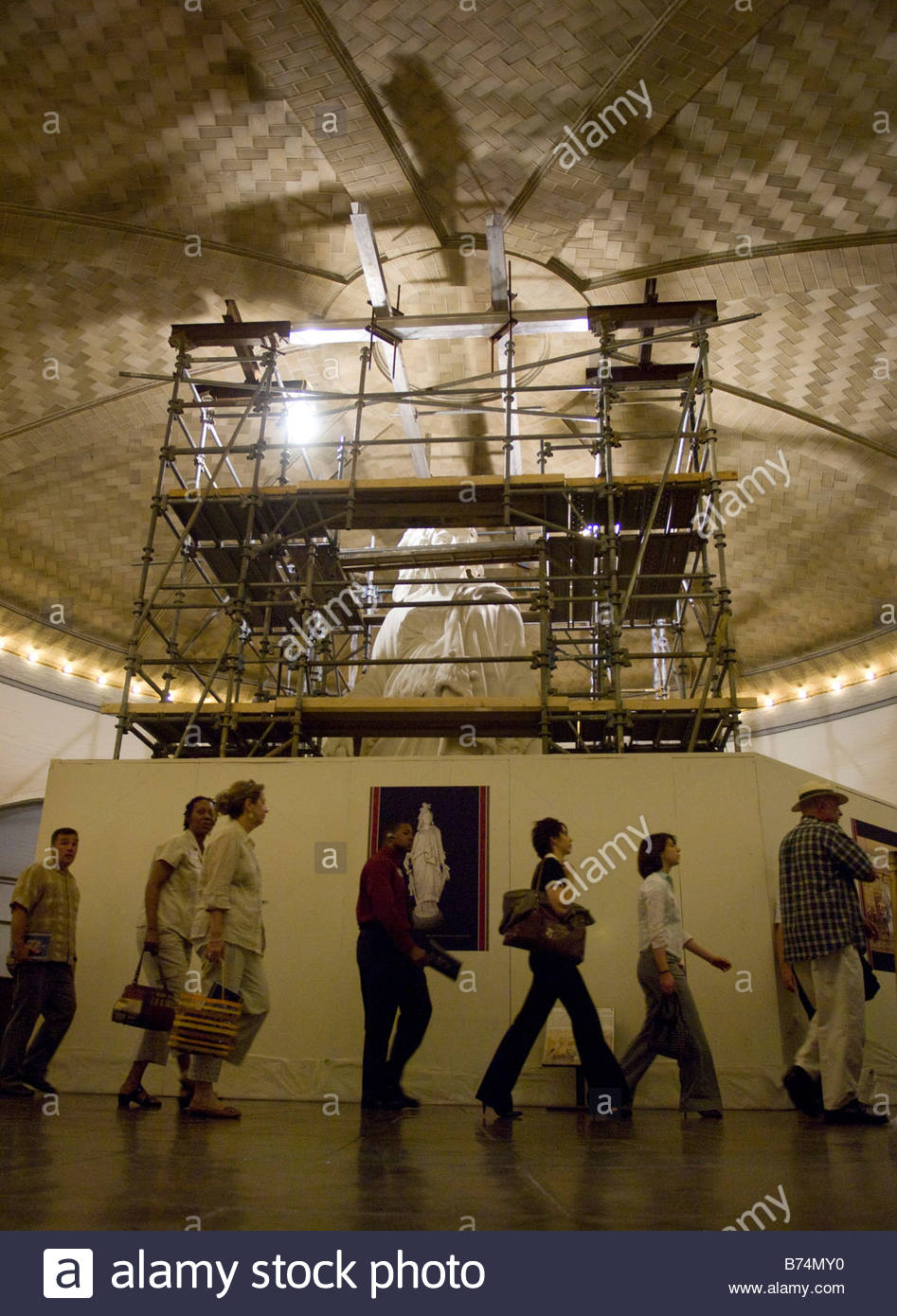 Statue Of Liberty And Scaffolding Stock Photos & Statue Of Liberty And ...