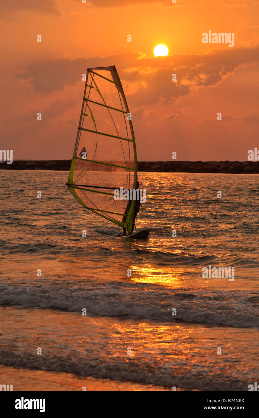 Sport at sunset hi-res stock photography and images - Alamy