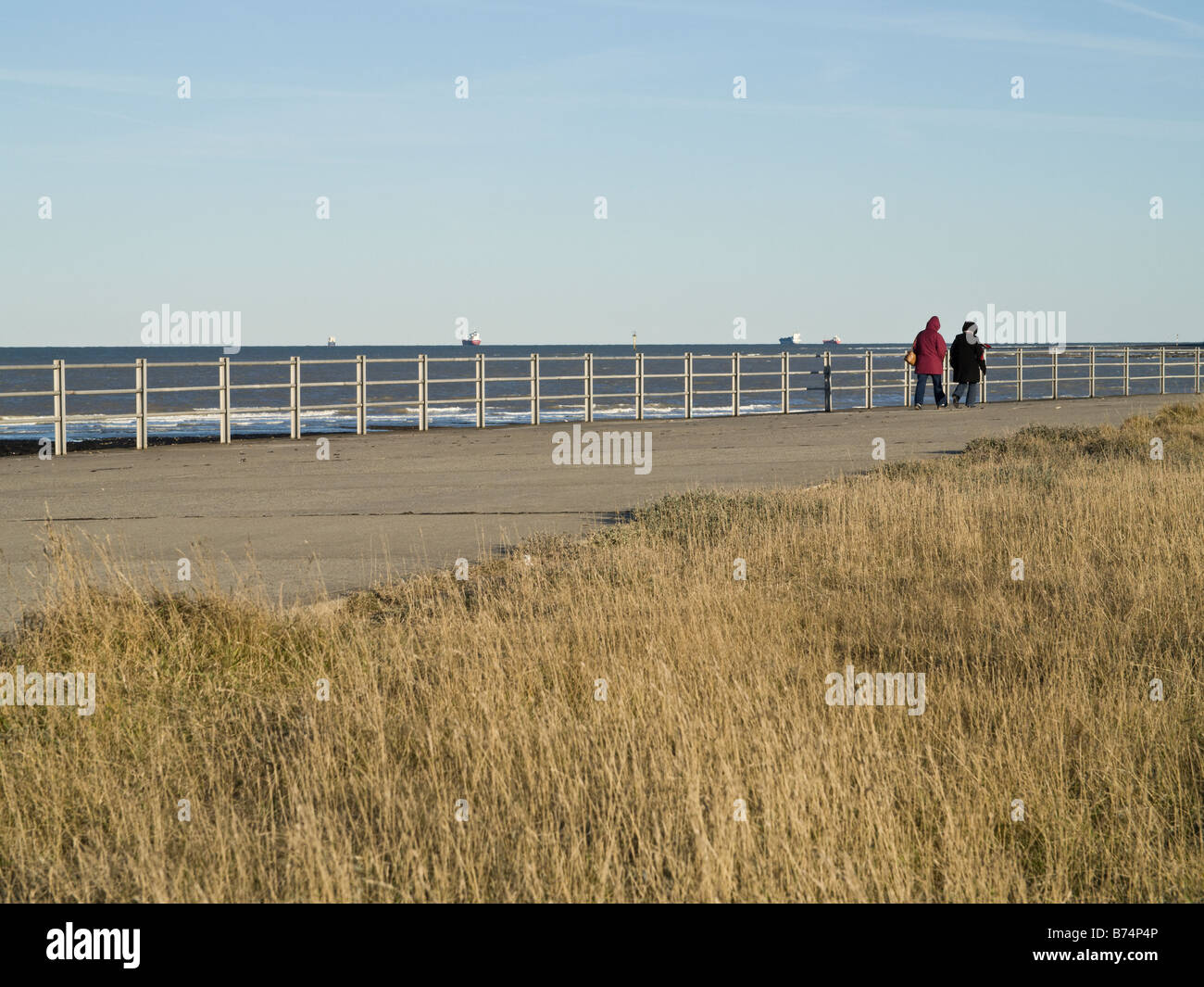 Pair of walkers together hi-res stock photography and images - Alamy