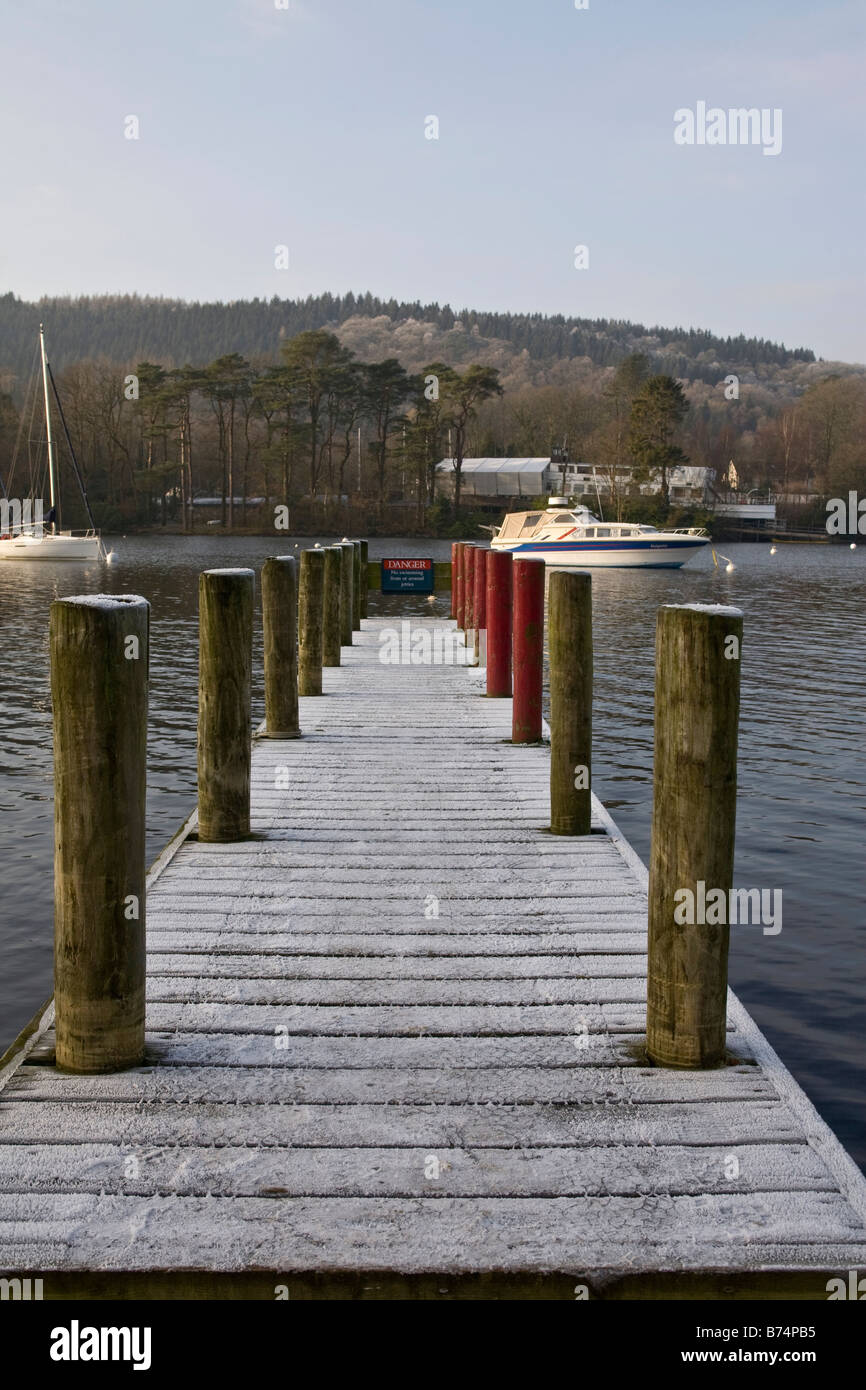 Boat jetty in winter at Fell Foot Park, Lake Windermere, Cumbria, UK ...