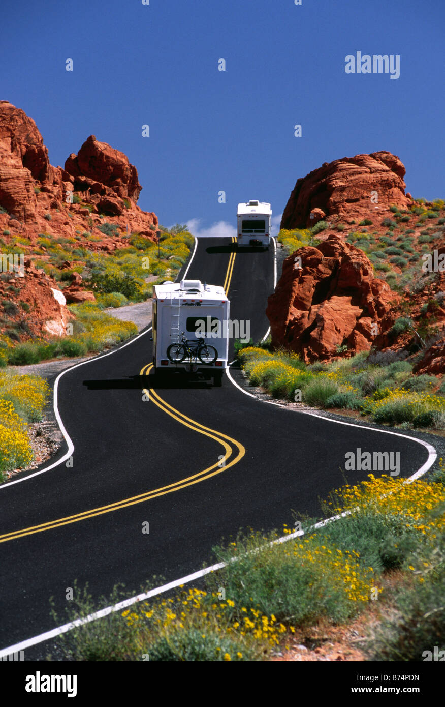 Rv desert highway road hi-res stock photography and images - Alamy