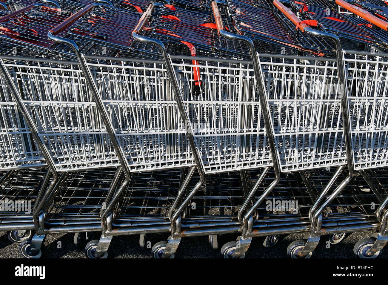 Shopping carts hi-res stock photography and images - Alamy