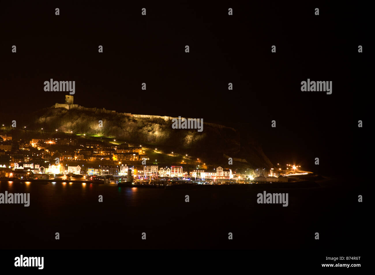 Scarborough castle at night hi-res stock photography and images - Alamy