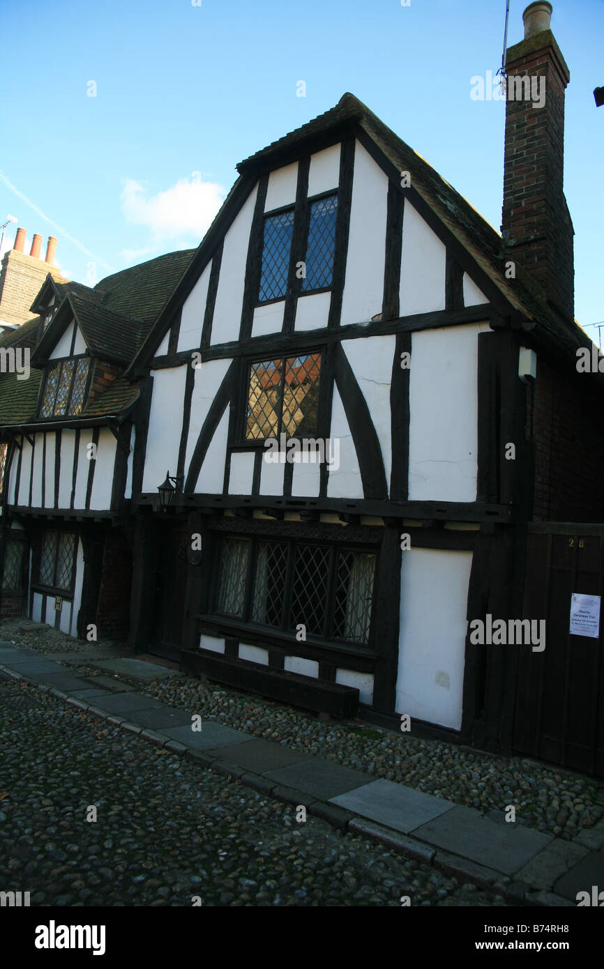 Medieval timber framed house hi-res stock photography and images - Alamy