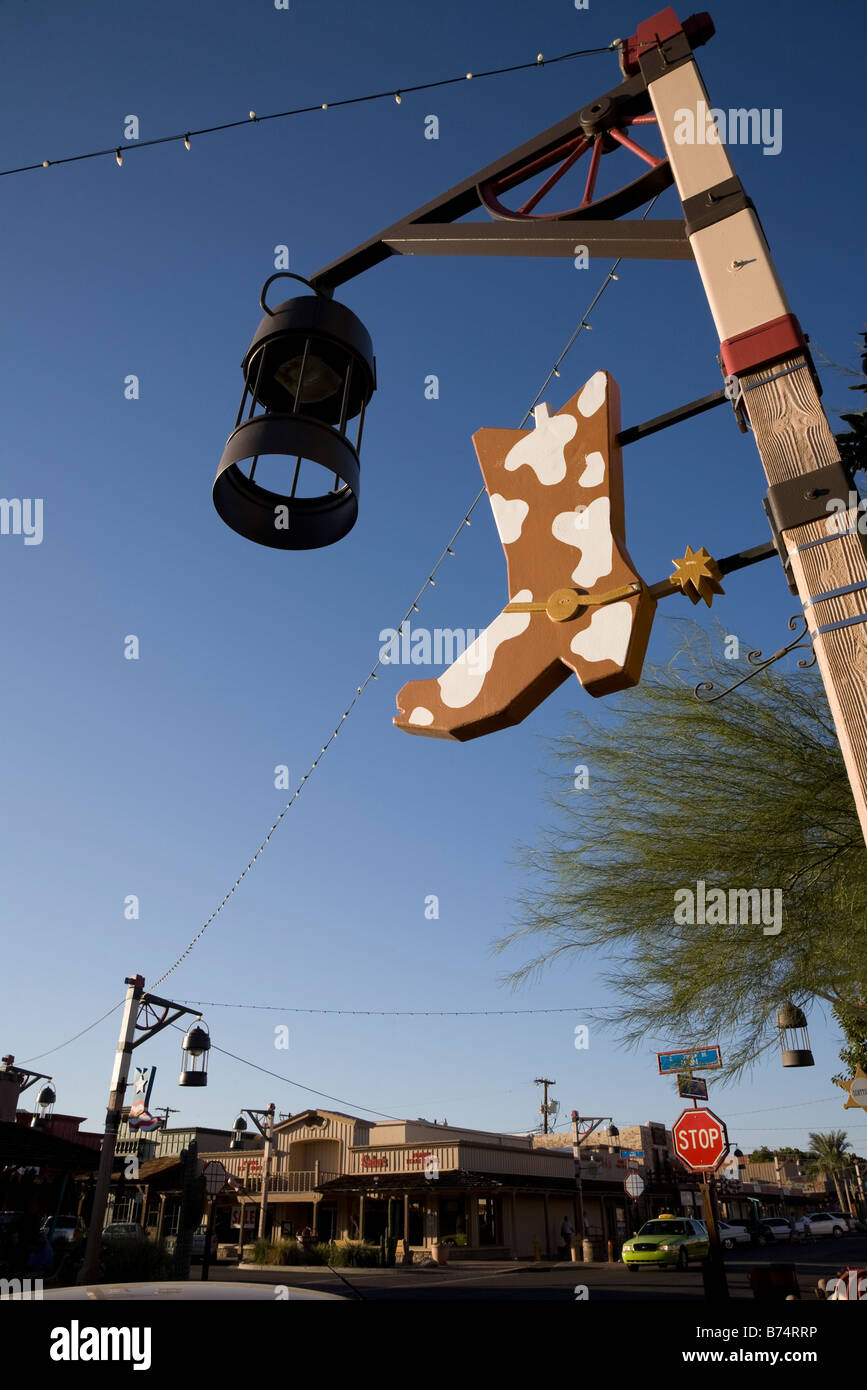 Old lamp posts hi-res stock photography and images - Alamy