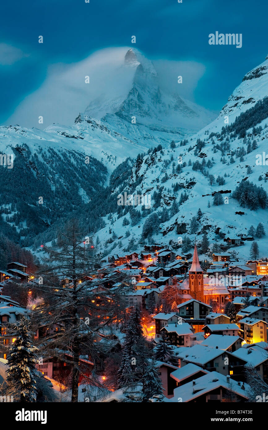 Zermatt ski resort matterhorn hi-res stock photography and images - Alamy
