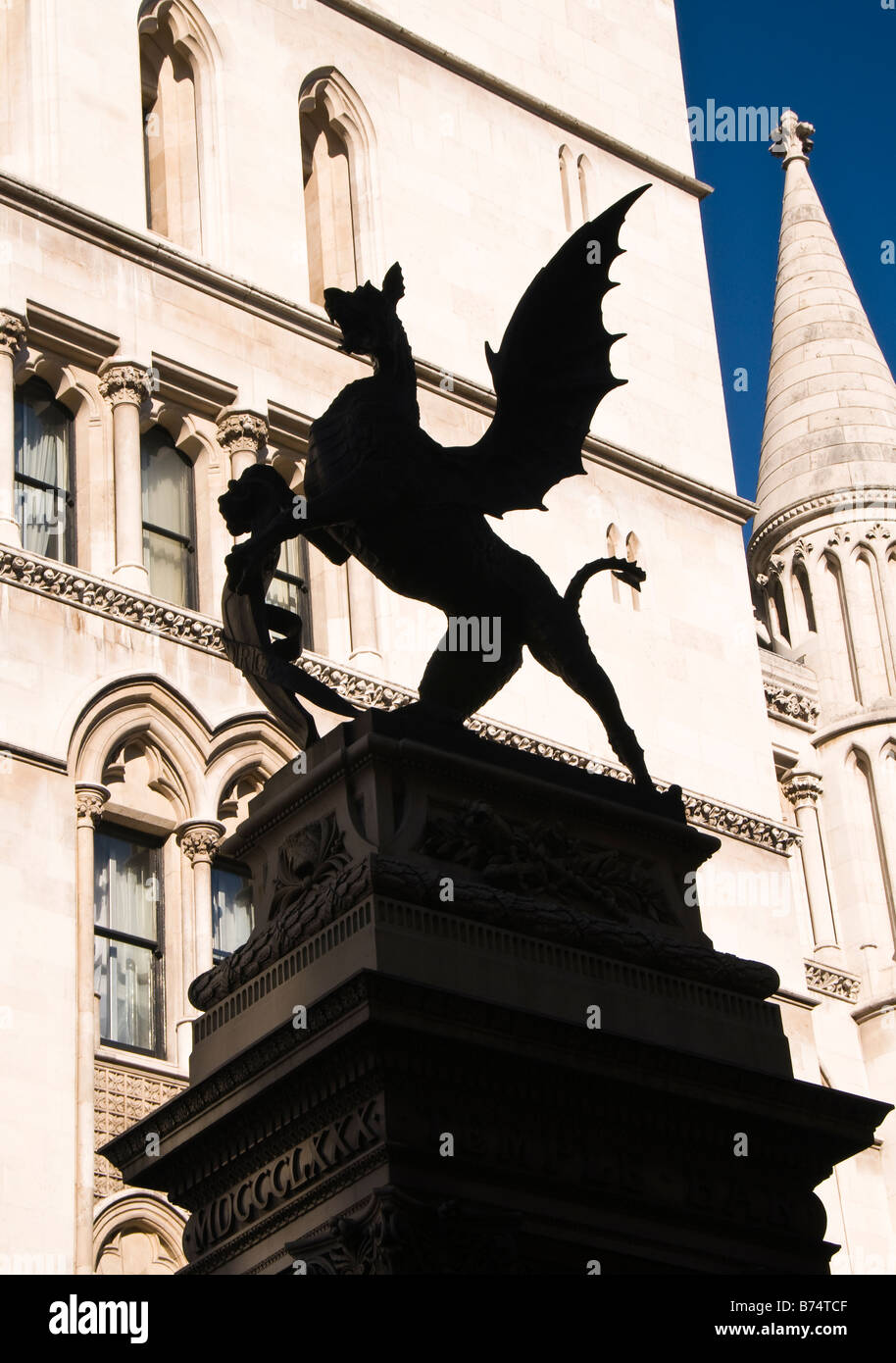 City of london dragon statue hi-res stock photography and images - Alamy