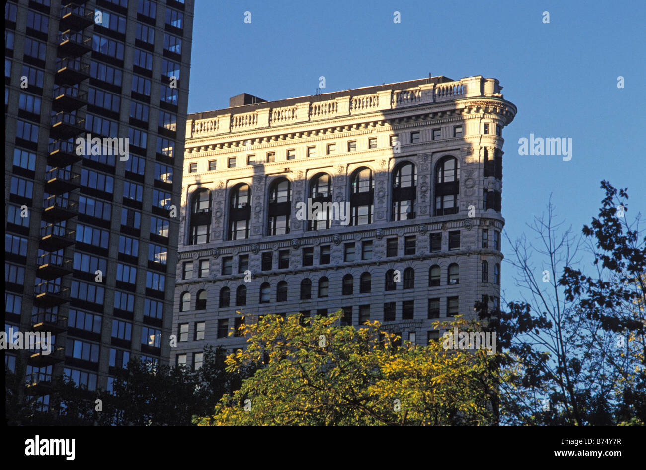 Side view of Flatiron Building Stock Photo - Alamy
