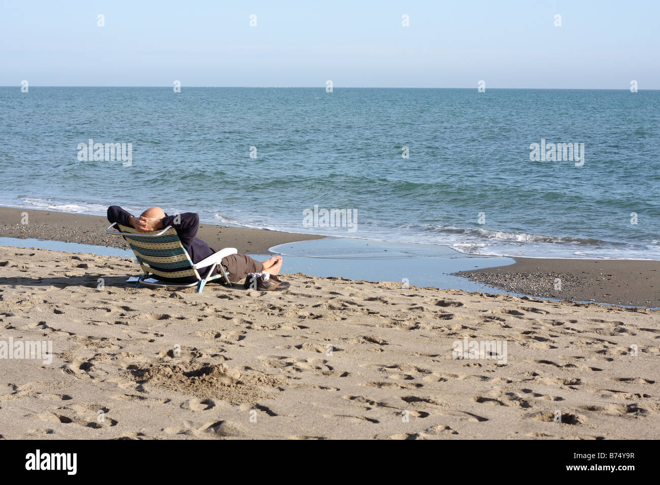 Man sitting chair sea hi-res stock photography and images - Alamy
