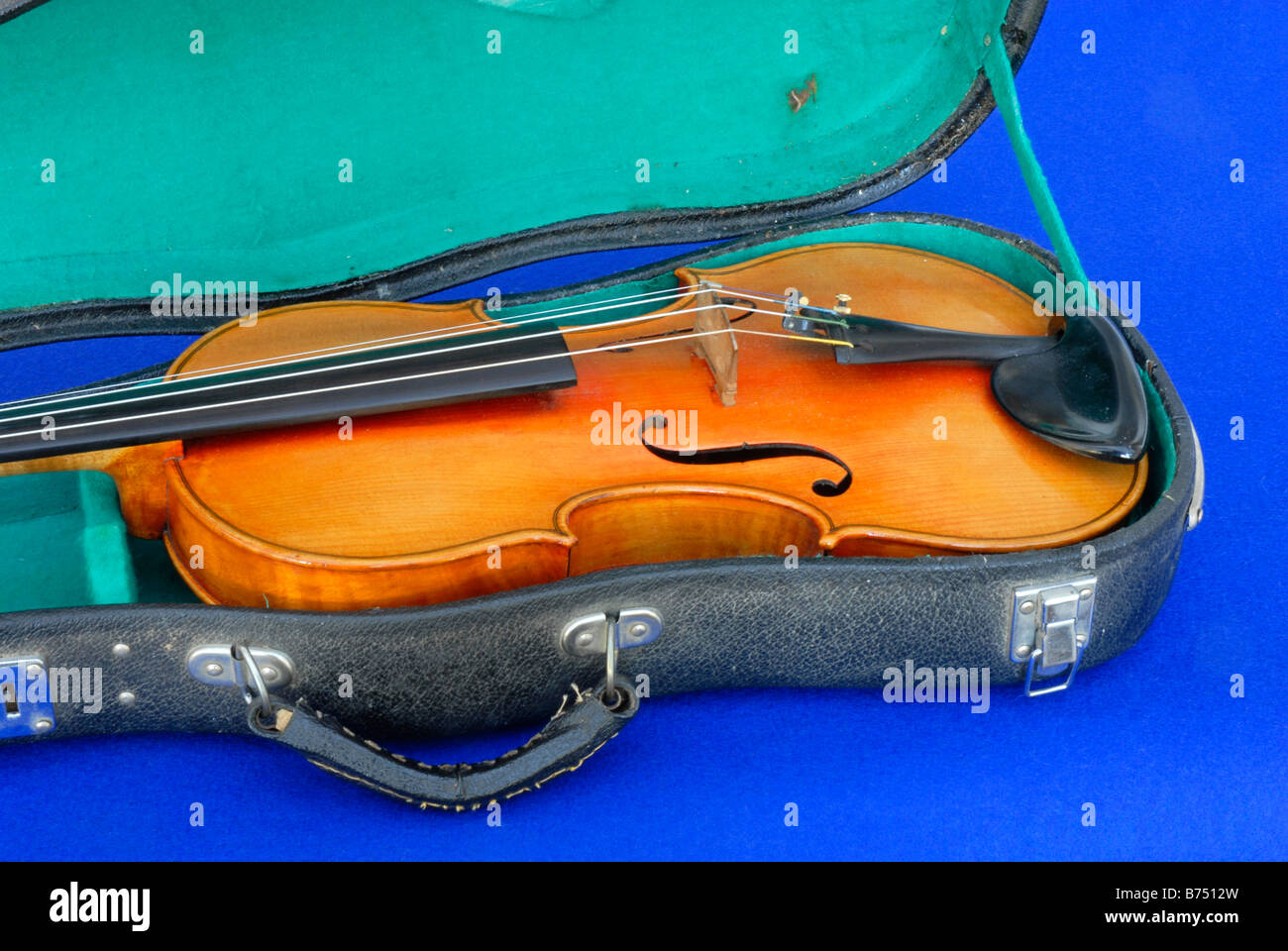 Tone of violin hi-res stock photography and images - Alamy