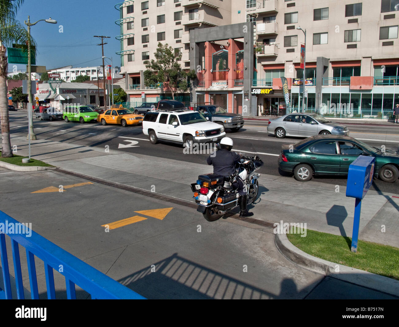 Policeman using speed radar gun hi-res stock photography and images - Alamy
