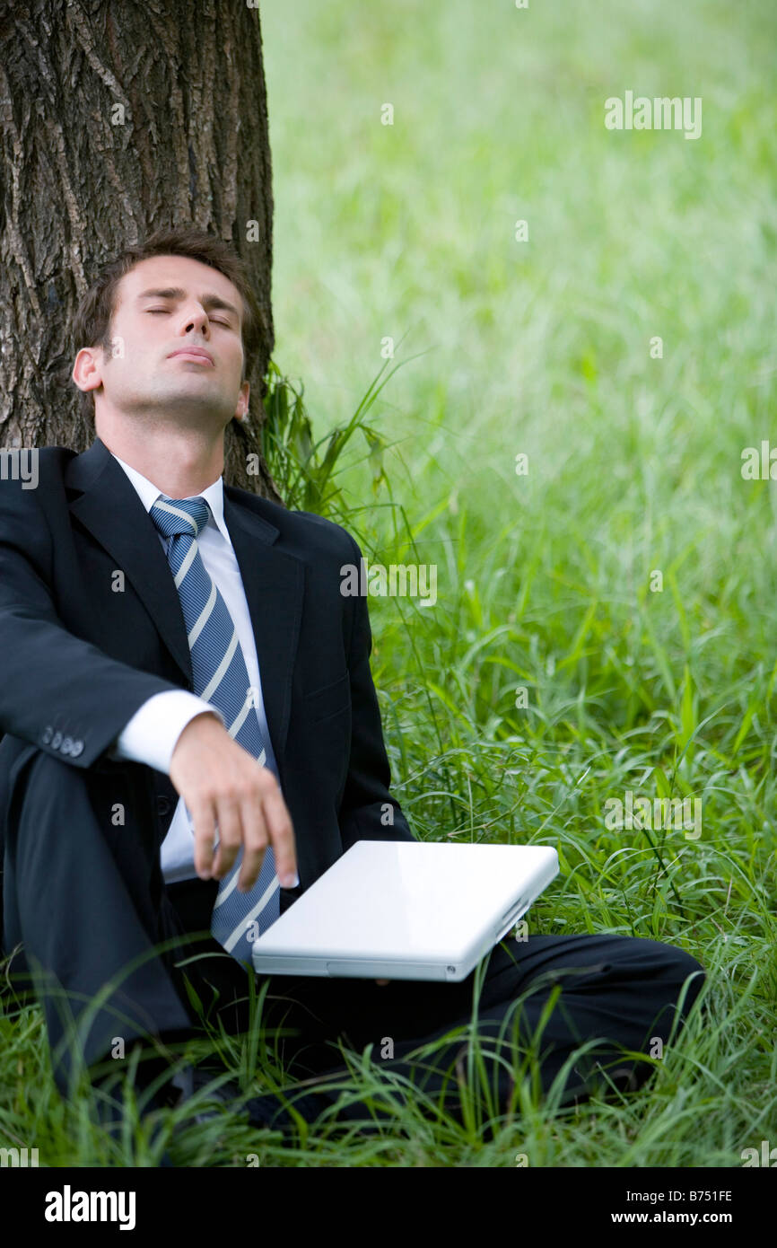 Man leaning against tree hi-res stock photography and images - Alamy