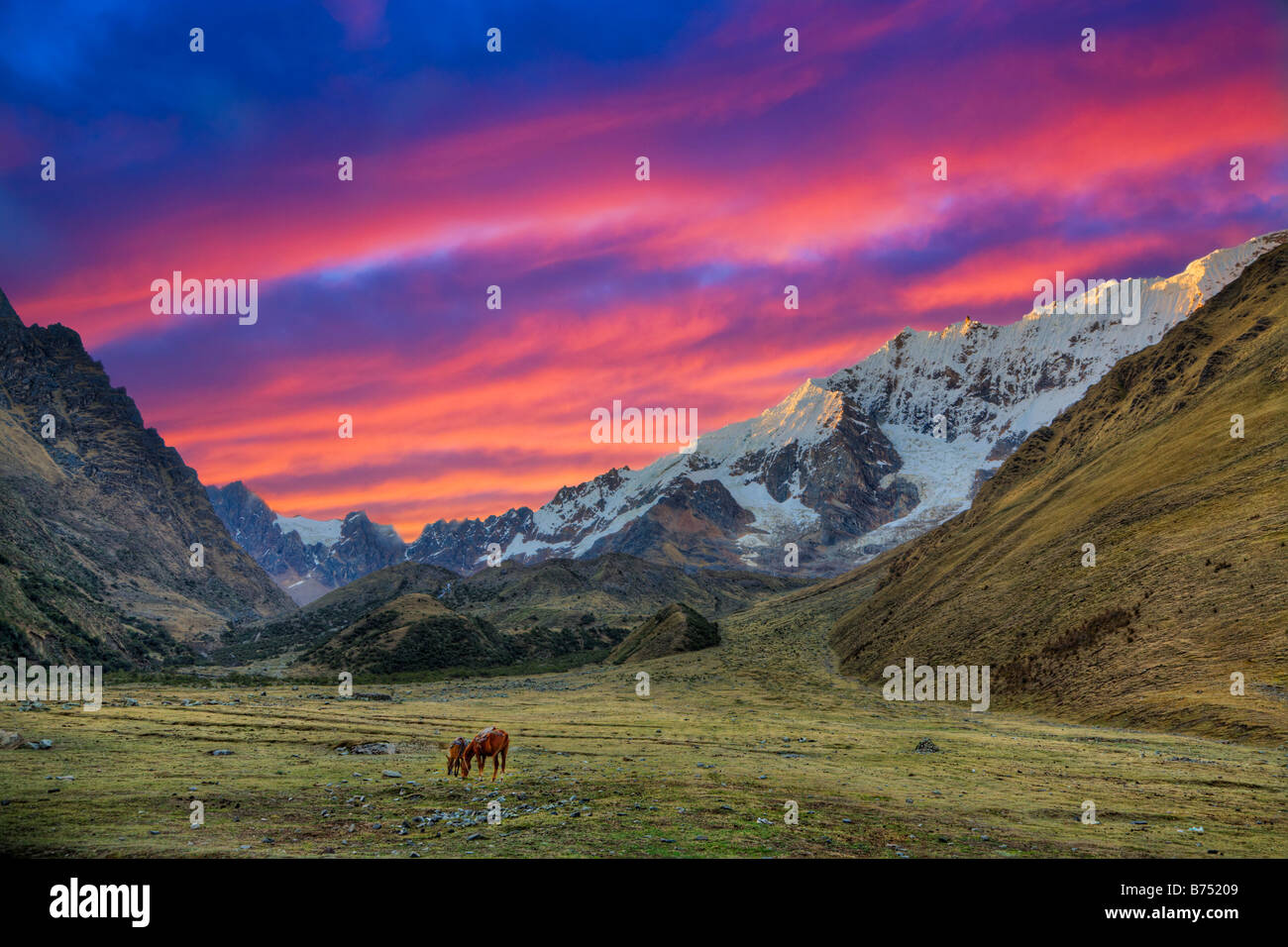 Multiple mountains hi-res stock photography and images - Alamy