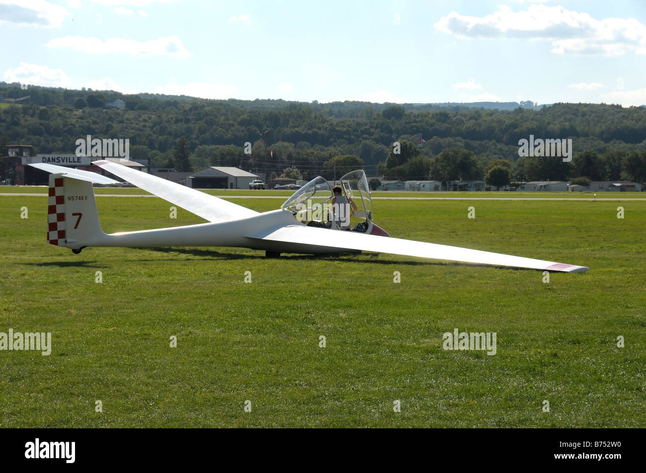 Landing grass hi-res stock photography and images - Alamy
