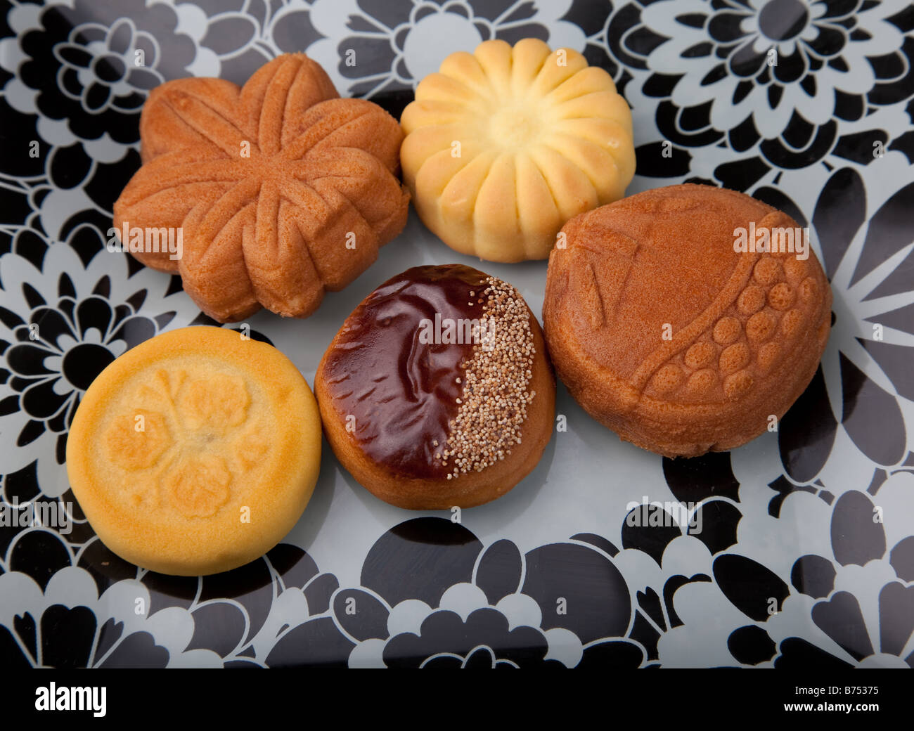 Dorayaki hi-res stock photography and images - Alamy