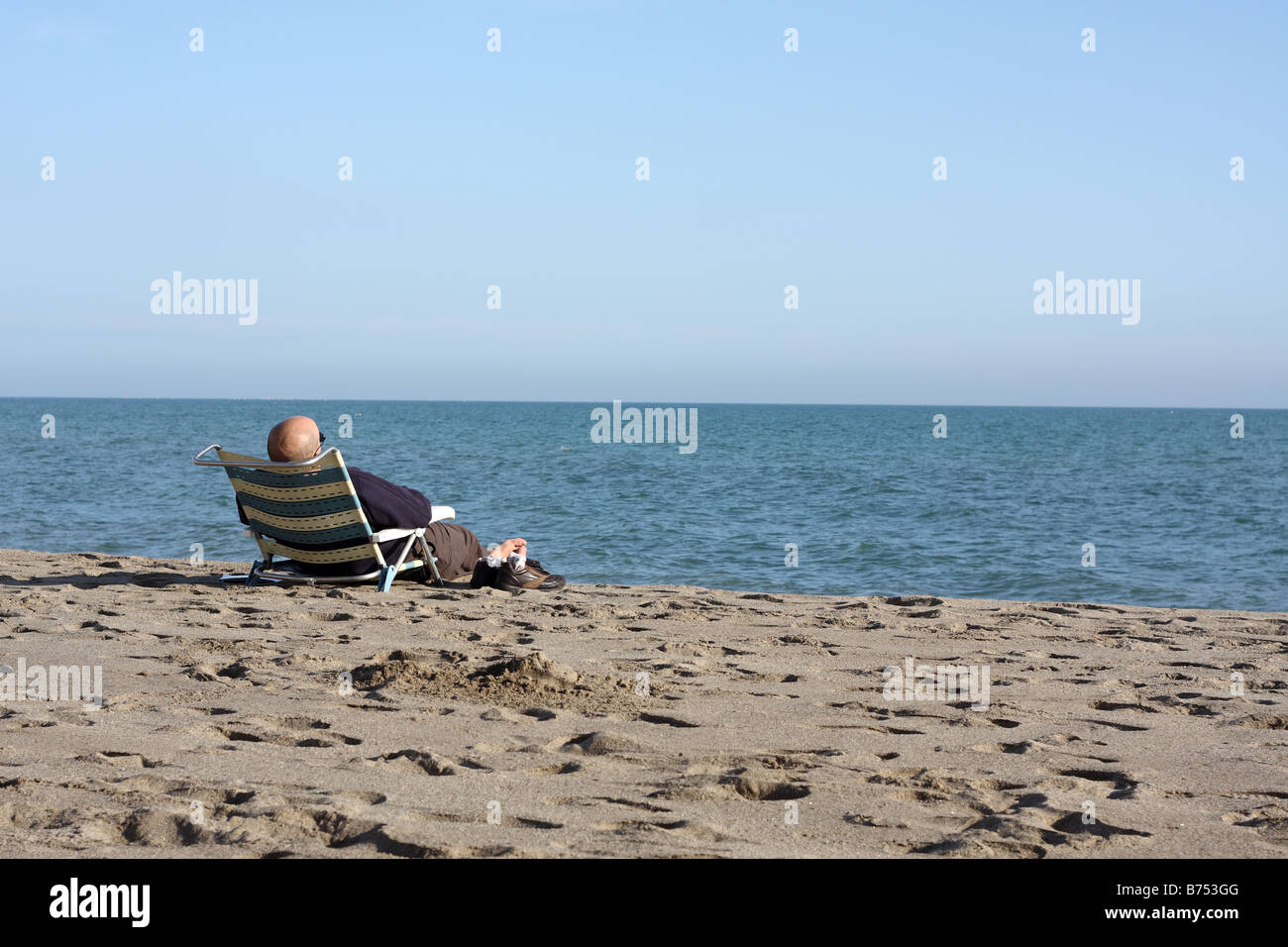 Man sitting chair sea hi-res stock photography and images - Alamy
