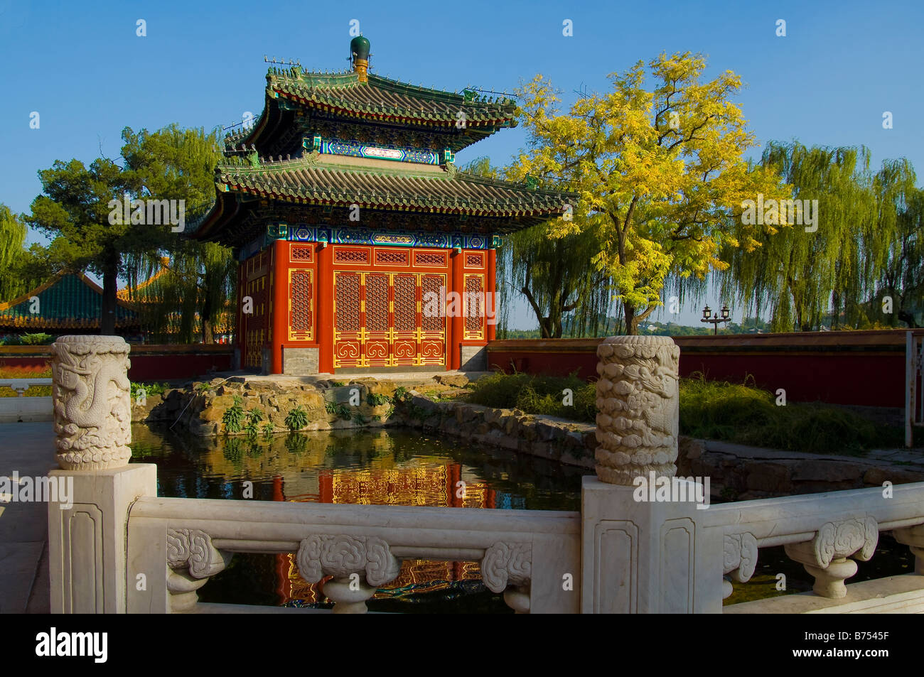 Beihai Park Beijing Temple High Resolution Stock Photography and Images ...