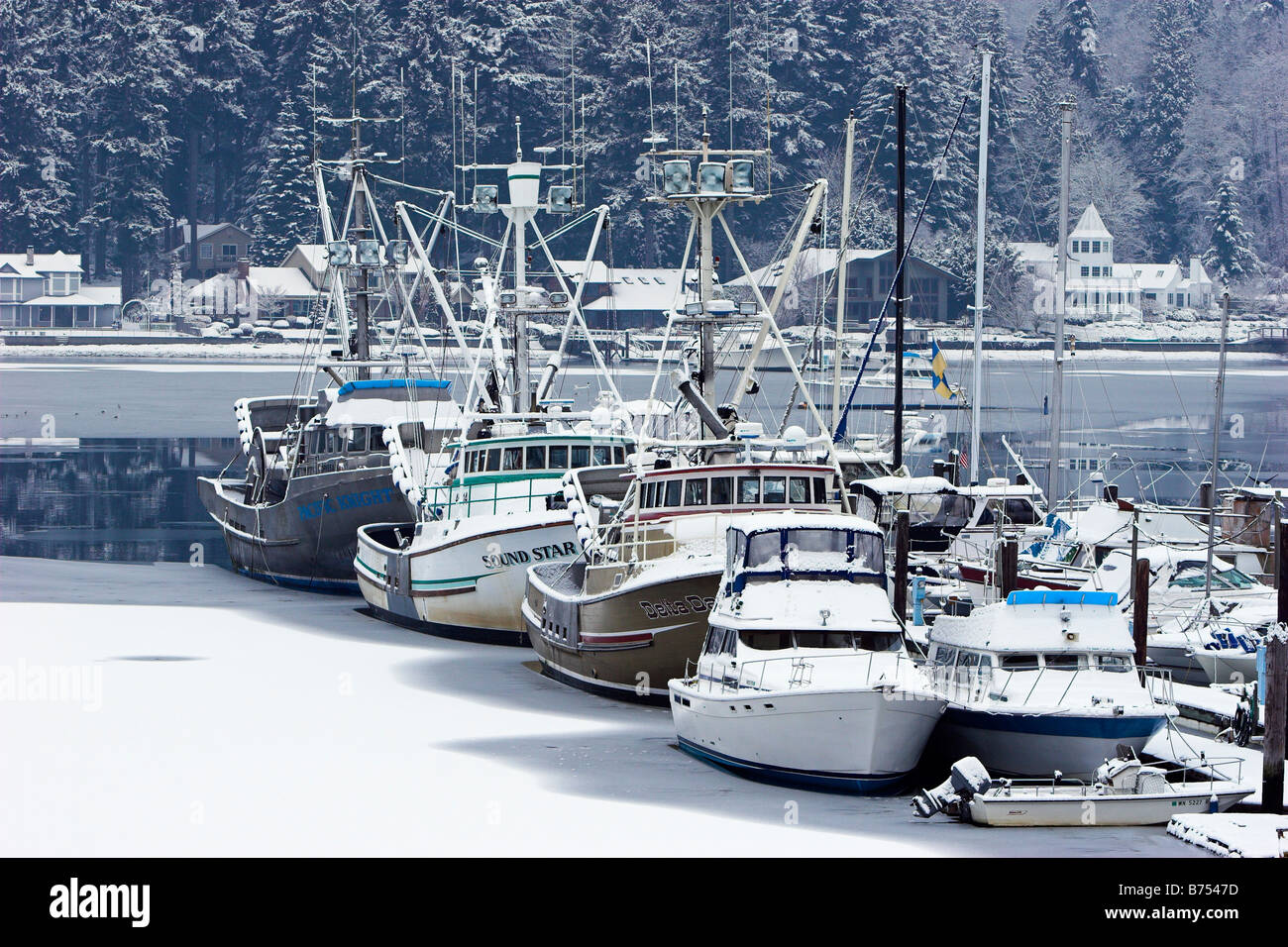 Fishing boats snow in gig hi-res stock photography and images - Alamy