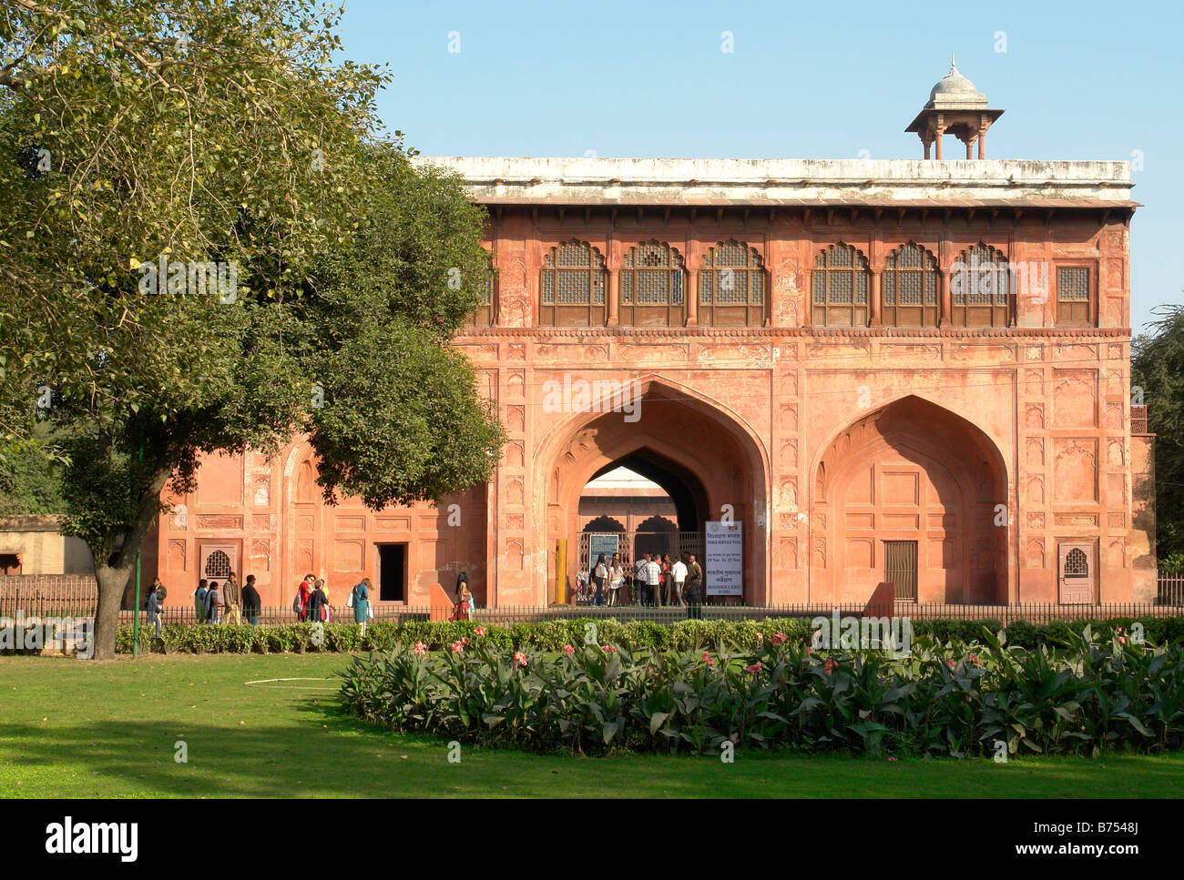 gardens and sandstone building at the red fort Stock Photo - Alamy