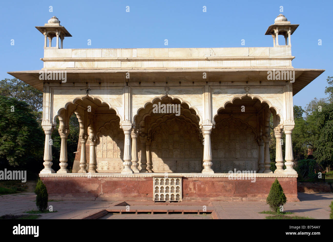 Red fort building hi-res stock photography and images - Alamy
