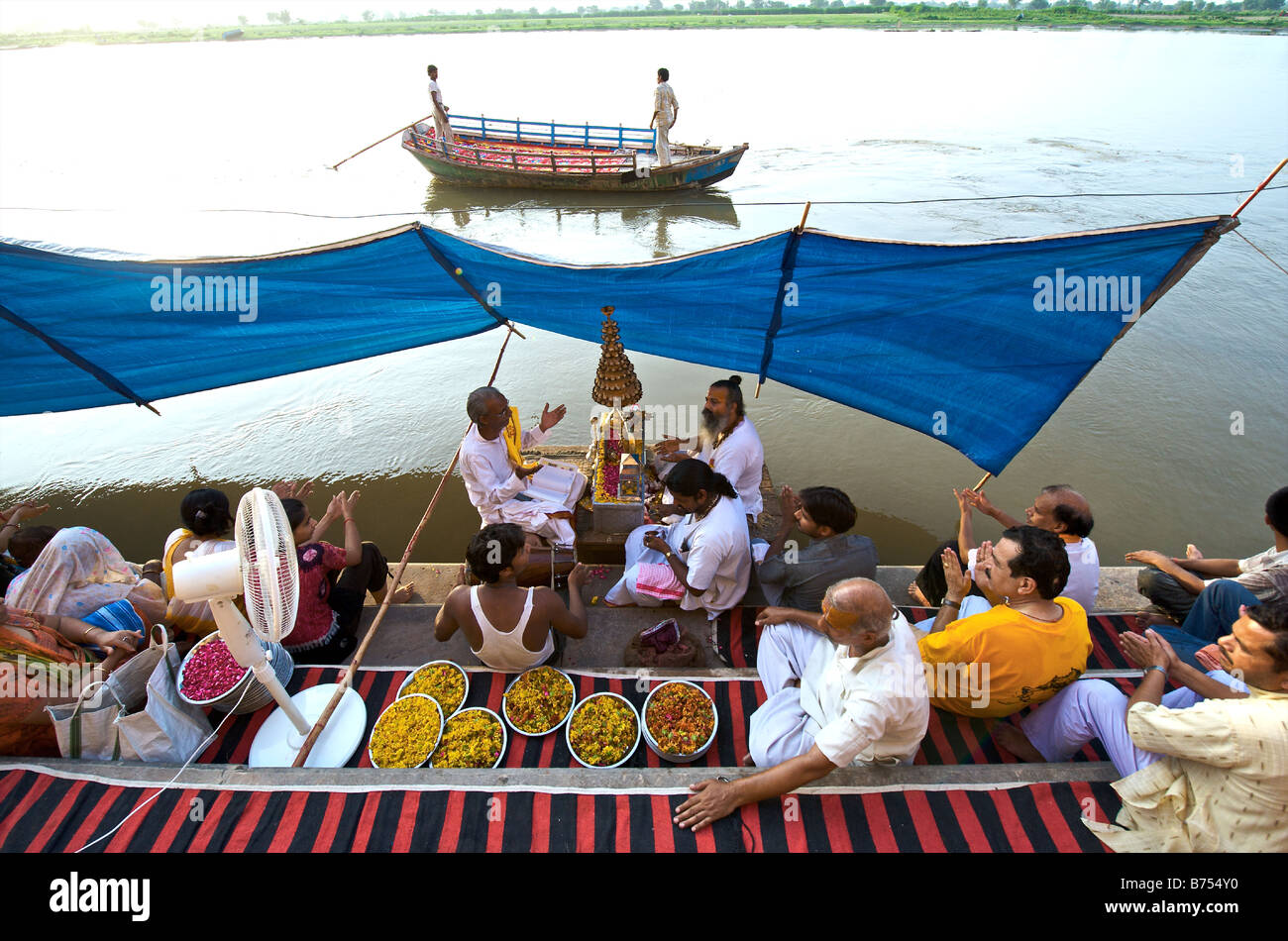 India Vrindavan a hindu ceremony at the holy river Yamuna Stock Photo ...