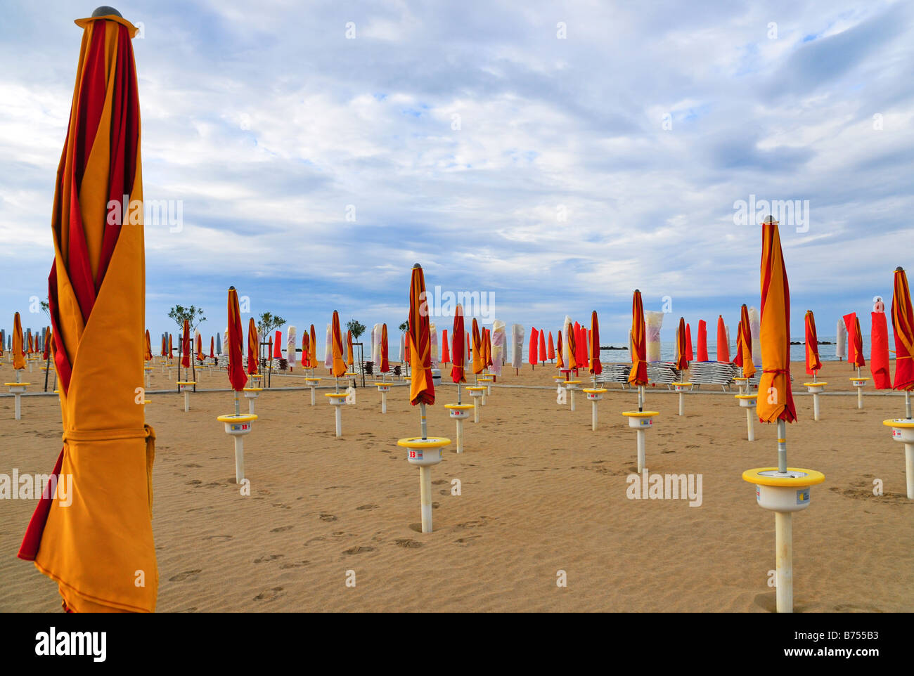 Beach with umbrellas in Pescara, Abruzzo, Italy Stock Photo - Alamy