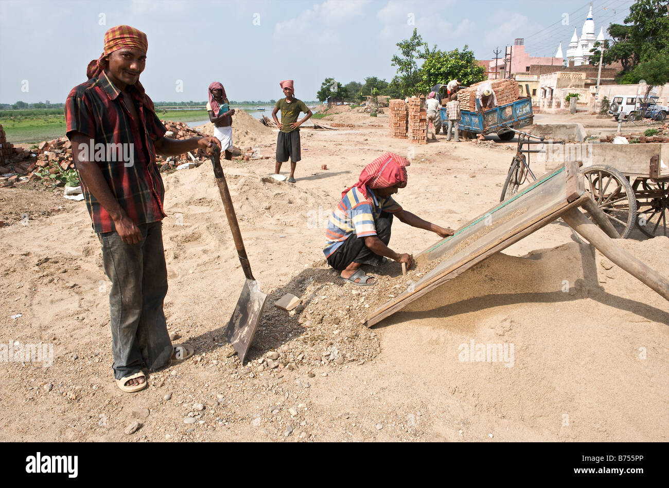 Building make out of bricks hi-res stock photography and images - Alamy