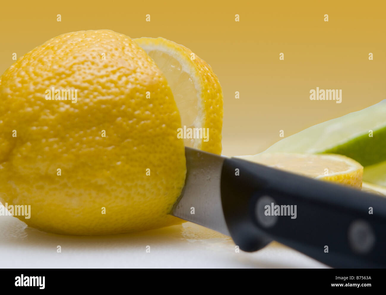 Knife slicing lemons hi-res stock photography and images - Alamy