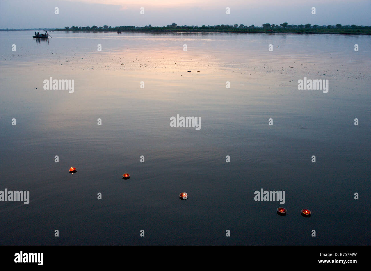 India Vrindavan a hindu ceremony at the holy river Yamuna Stock Photo ...