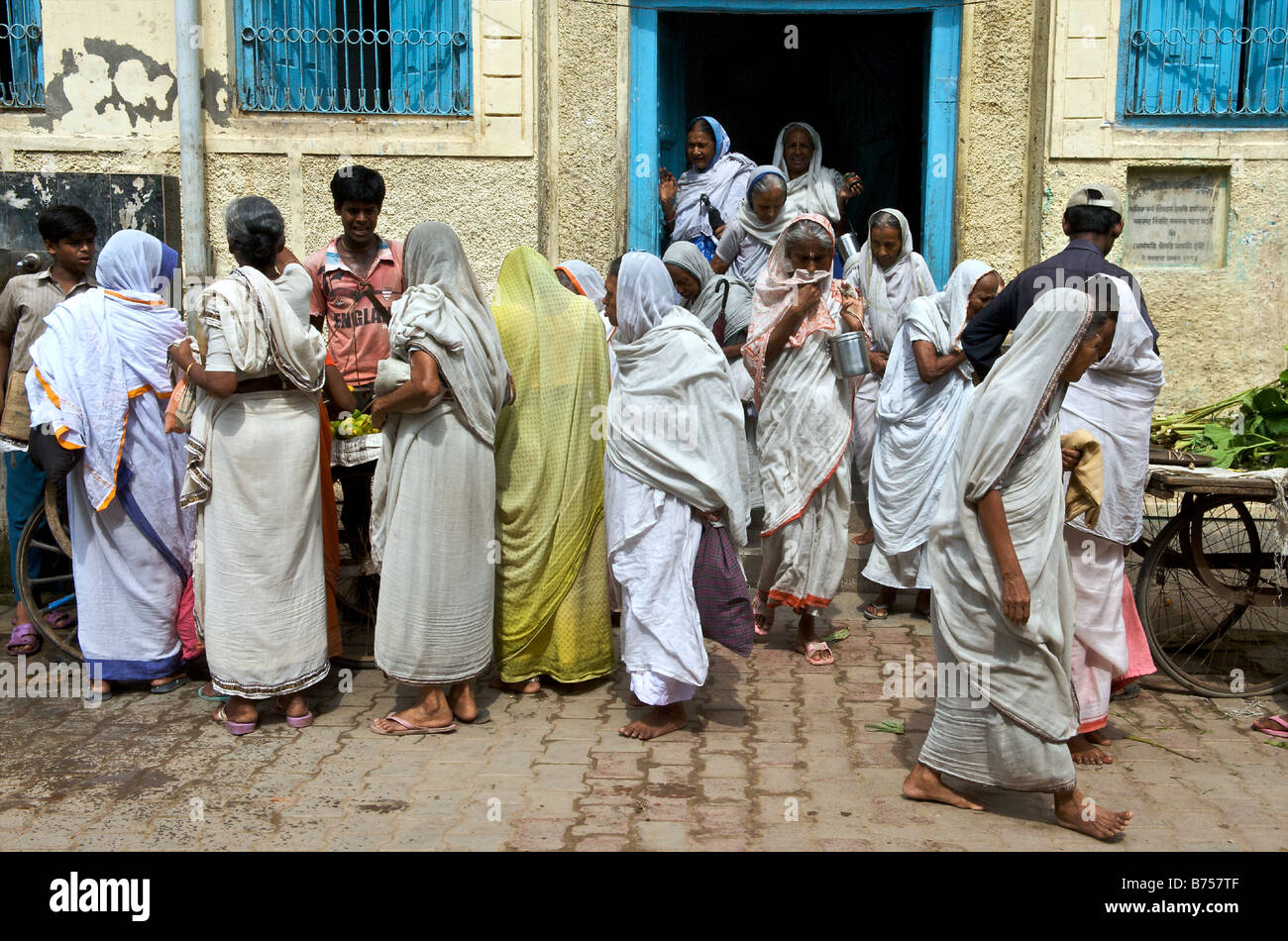 India Vrindavan the Sri Bagwan Bhajan Ashram for Widows Stock Photo - Alamy
