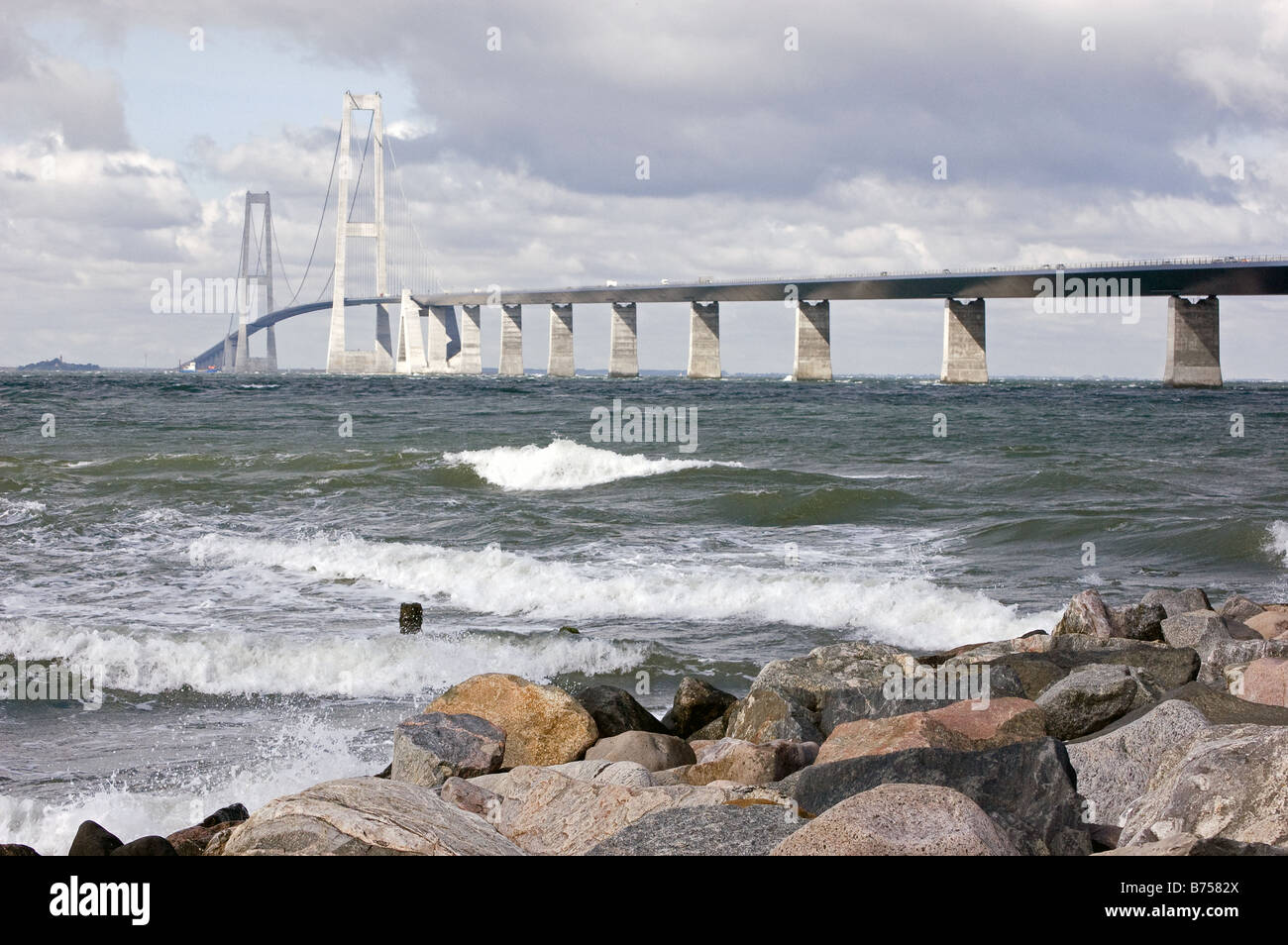 Great belt fixed link bridge hi-res stock photography and images - Alamy