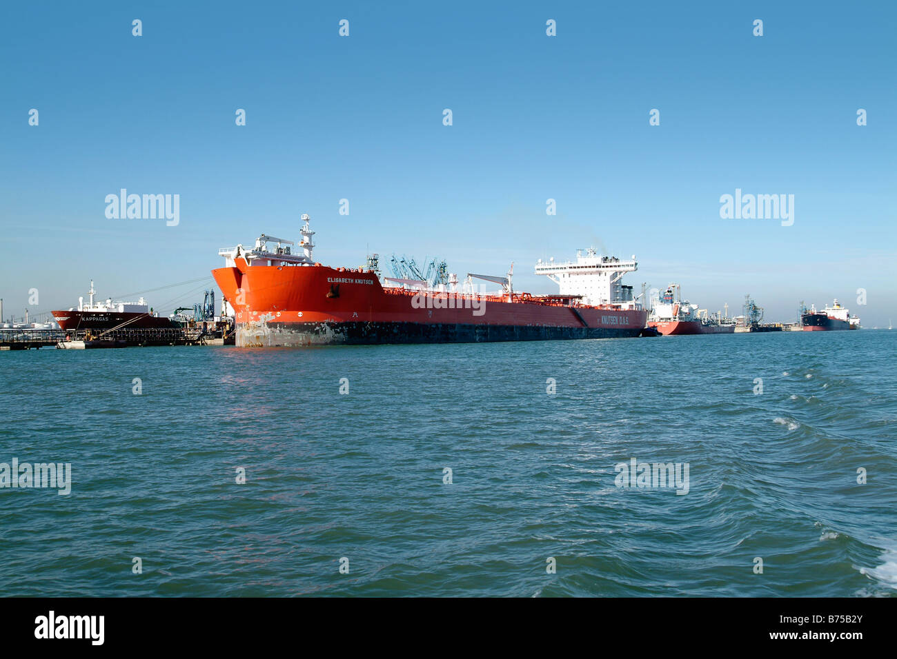 Crude oil shuttle tanker "Elisabeth Knutsen" unloading alongside at ...