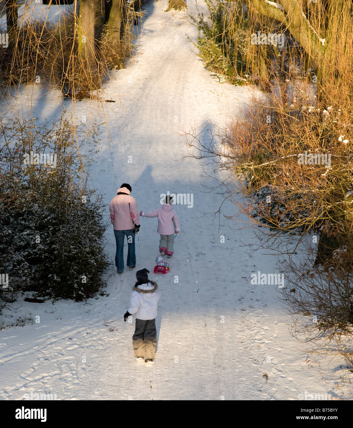 Family sliding snow hi-res stock photography and images - Alamy