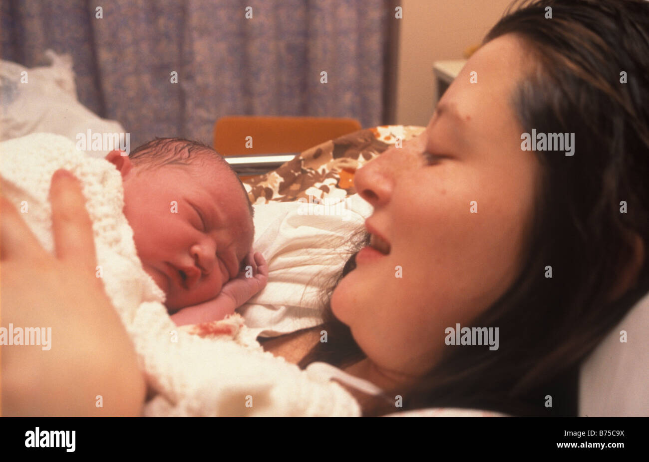 mother bonding with her baby immediately after birth Stock Photo - Alamy