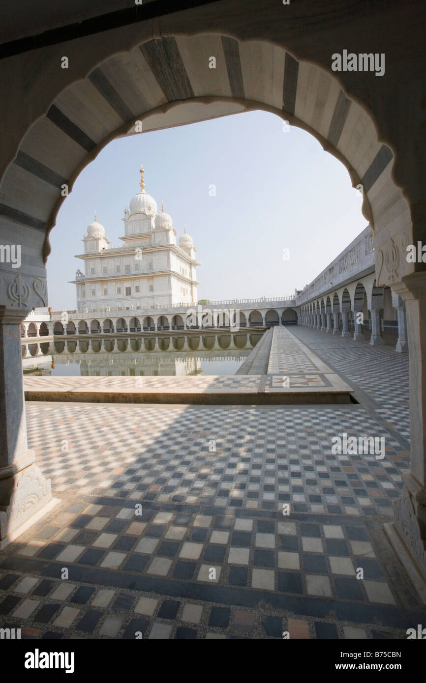 Gurdwara viewed from an arch, Sikh Temple, Gwalior, Madhya Pradesh ...