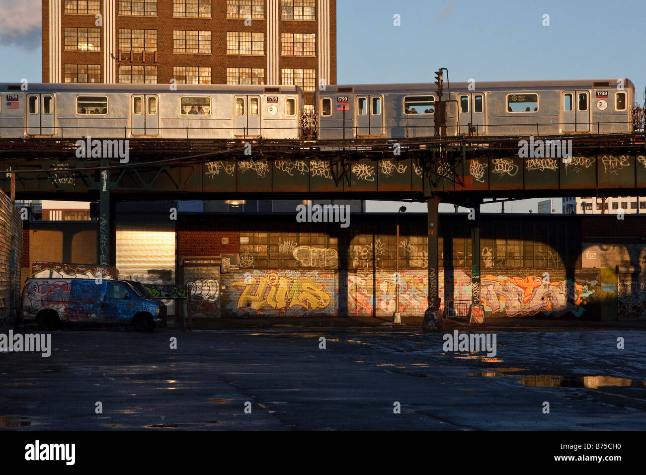 Elevated train travels through ghetto Stock Photo - Alamy