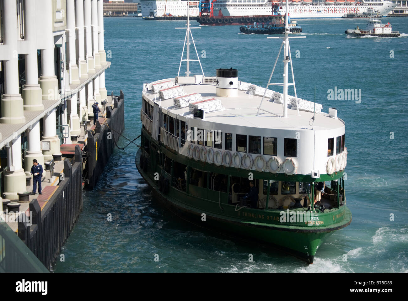 Star Ferry berthing at terminal, Central Pier, Sheung Wan, Victoria ...