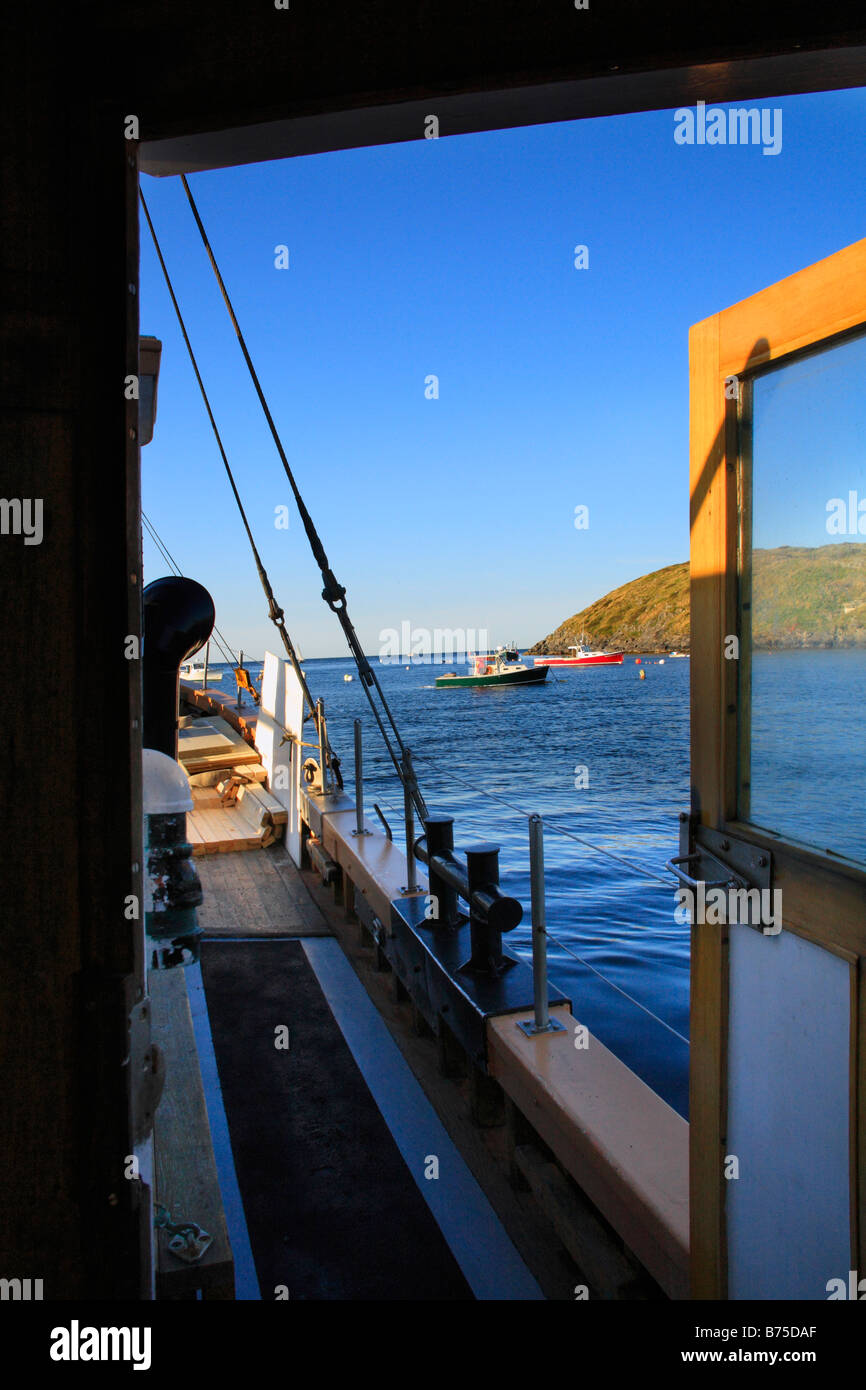 Harbor and island ferry hi-res stock photography and images - Alamy
