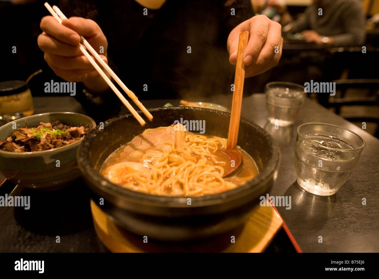 Japan slurping noodles hi-res stock photography and images - Alamy