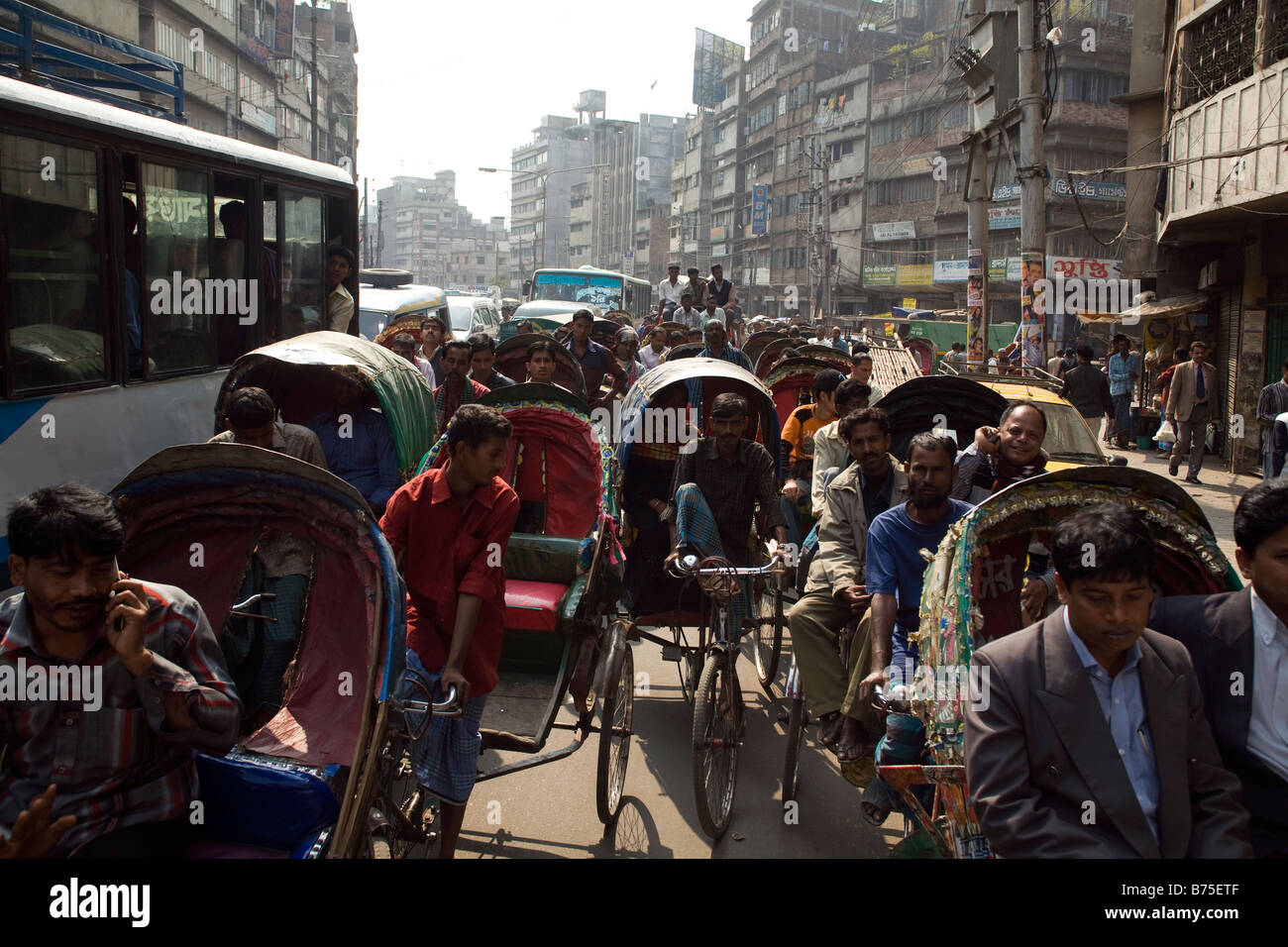 Traffic congestion in dhaka hi-res stock photography and images - Alamy