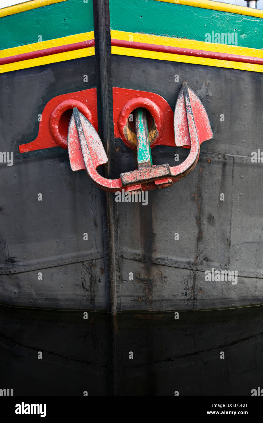 Boat anchor hi-res stock photography and images - Alamy