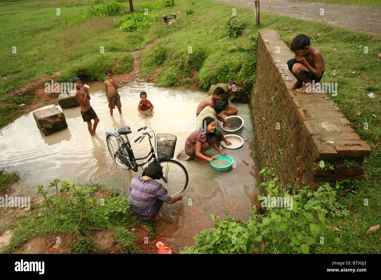 Poor people working hi-res stock photography and images - Alamy