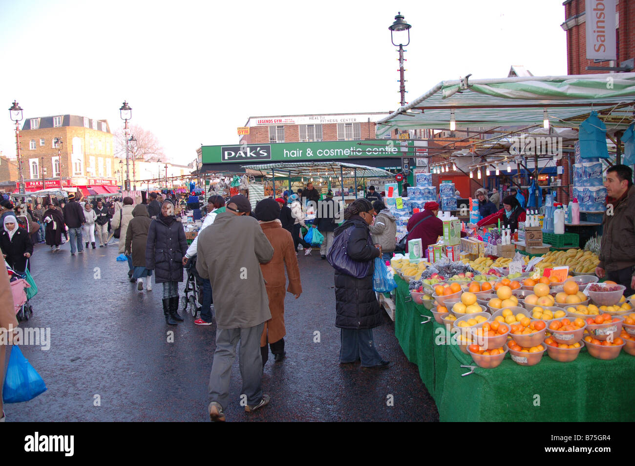 Dalston market hi-res stock photography and images - Alamy