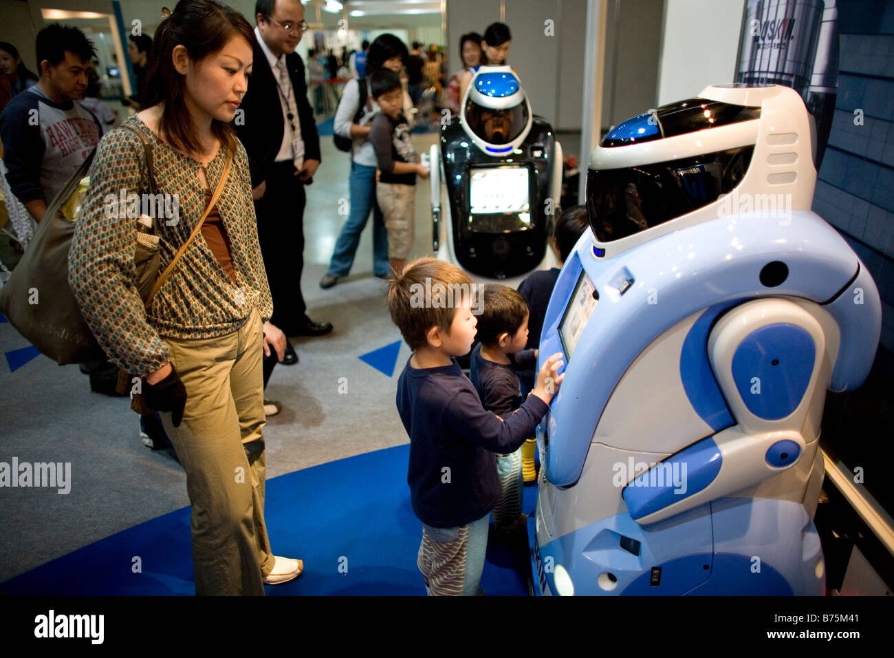 Police robots hi-res stock photography and images - Alamy