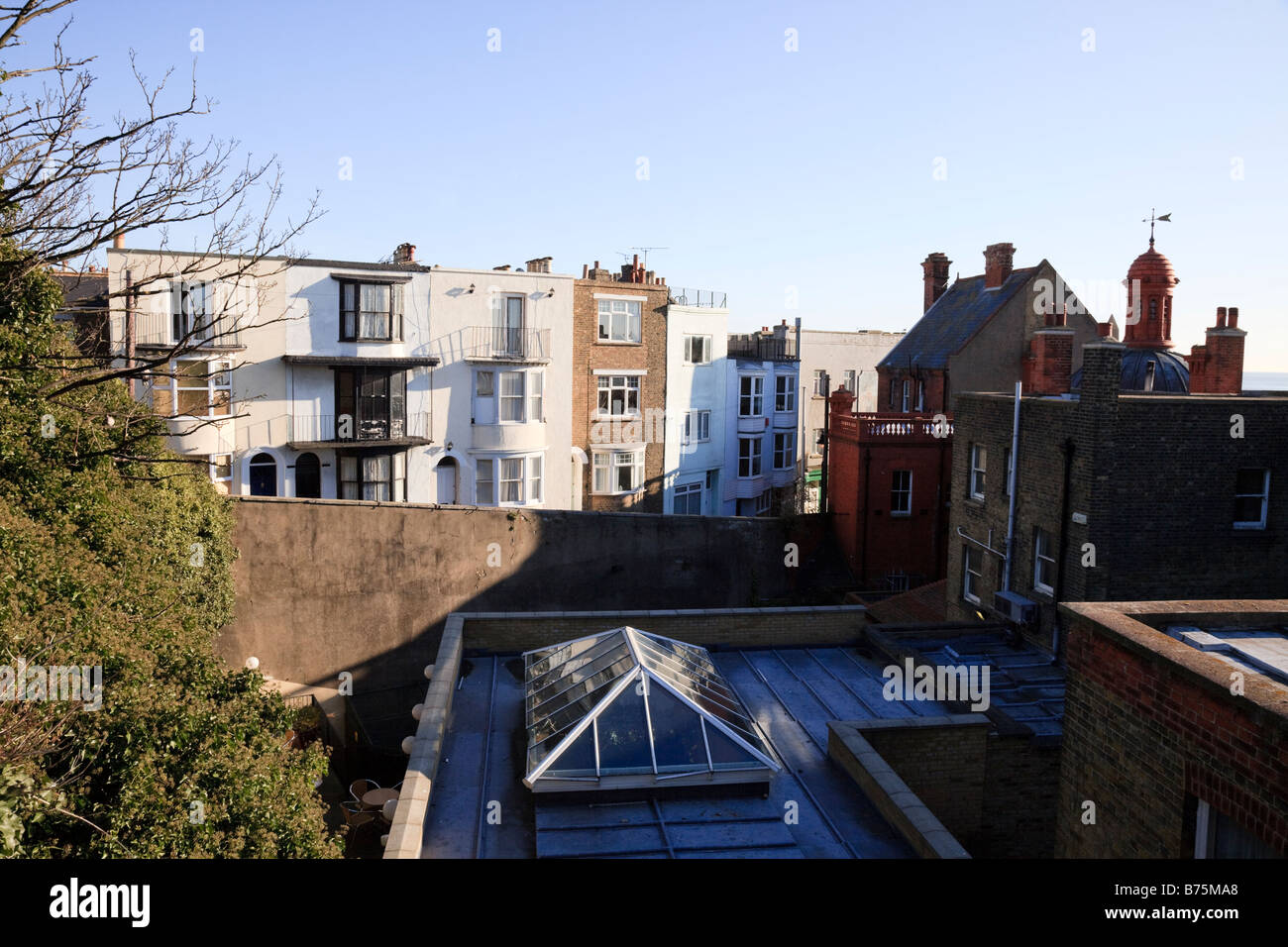 Terrace houses alley hi-res stock photography and images - Alamy