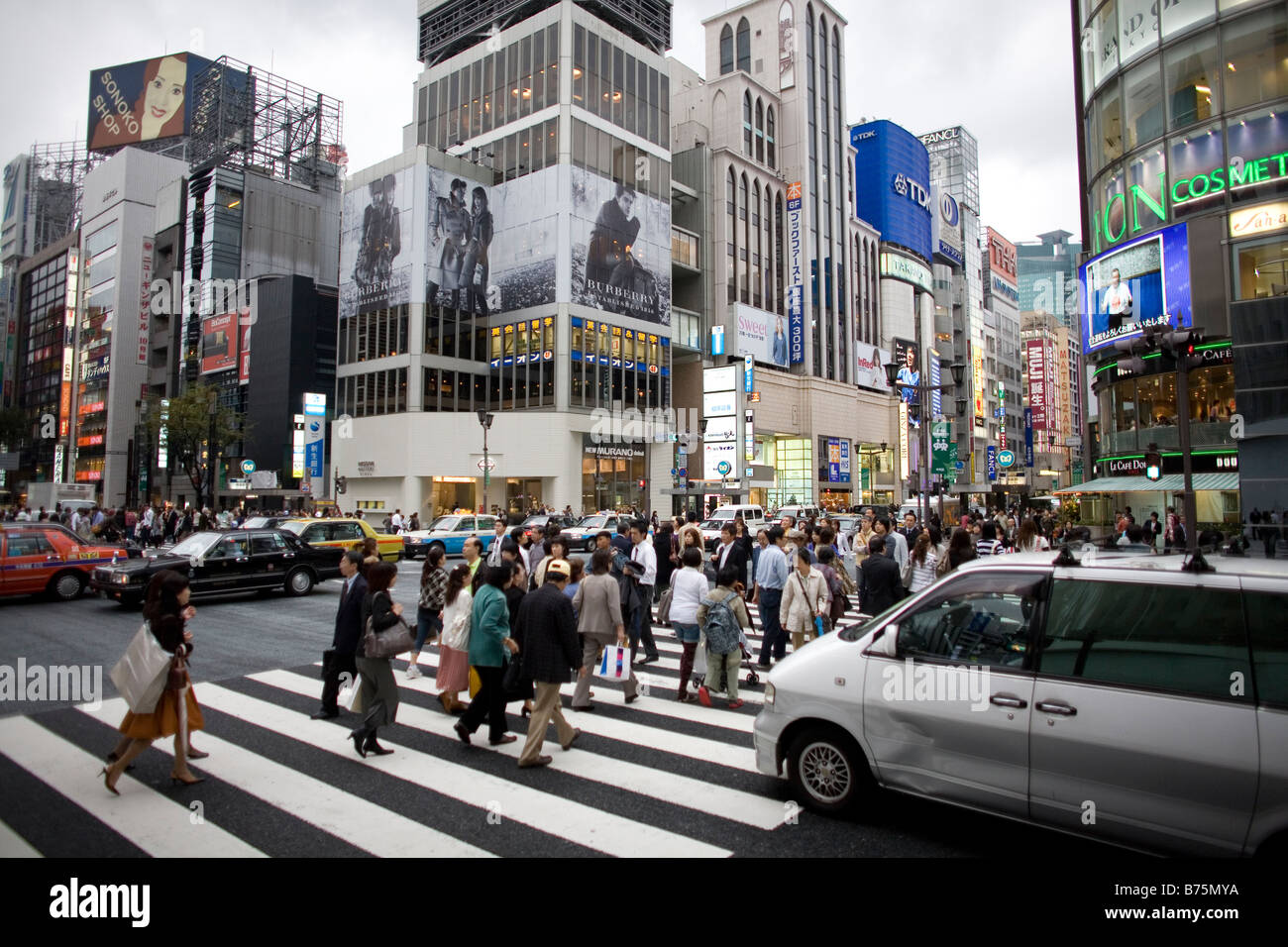 Japanese shopping mall in the heart of Tokyo Japan Stock Photo - Alamy