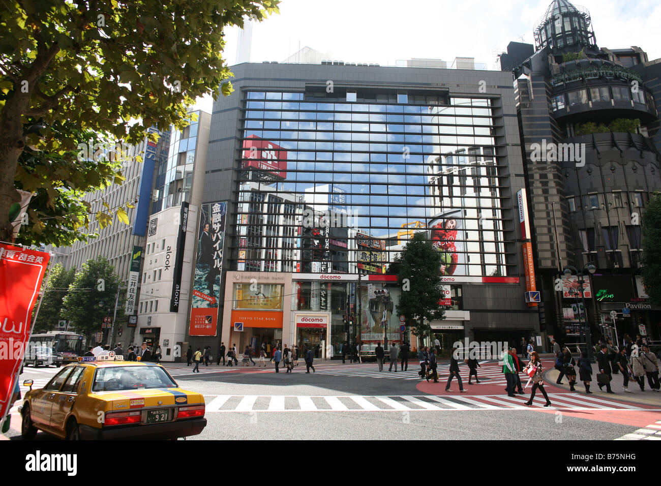 Japanese shopping mall in the heart of Tokyo Japan Stock Photo - Alamy