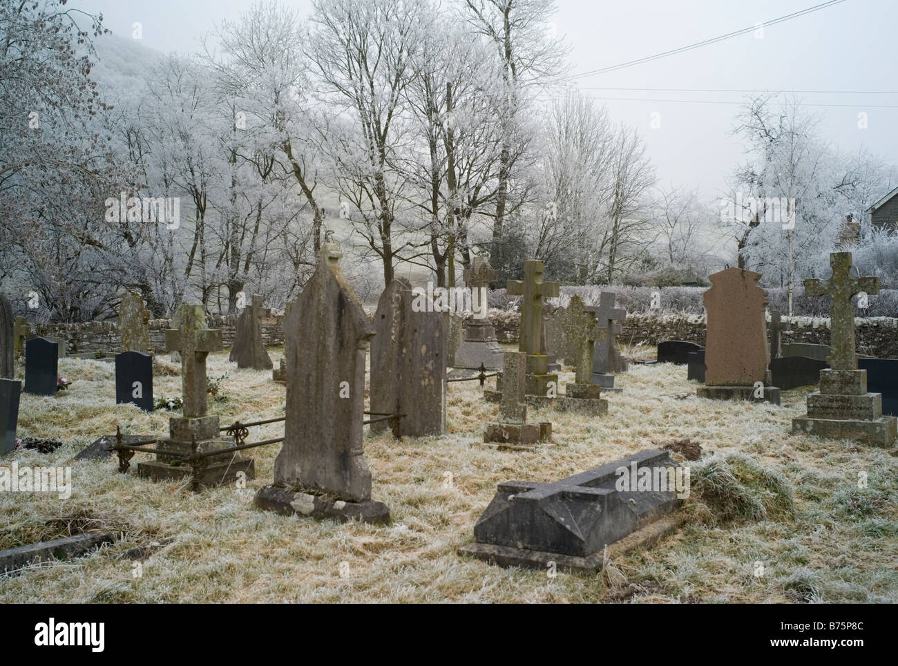Country churchyard hi-res stock photography and images - Alamy