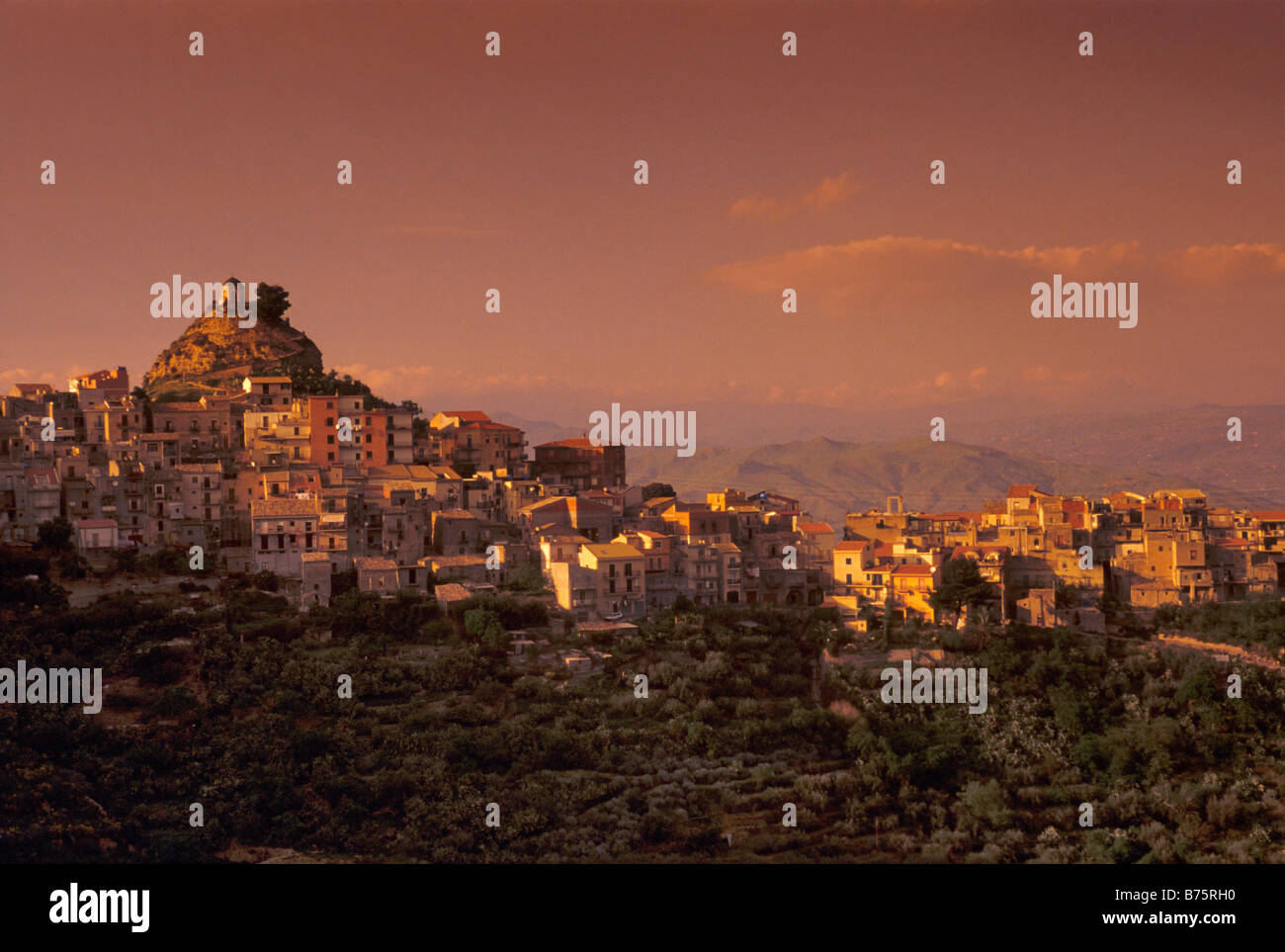 Hill town of Centuripe at sunset Sicily Italy Stock Photo - Alamy